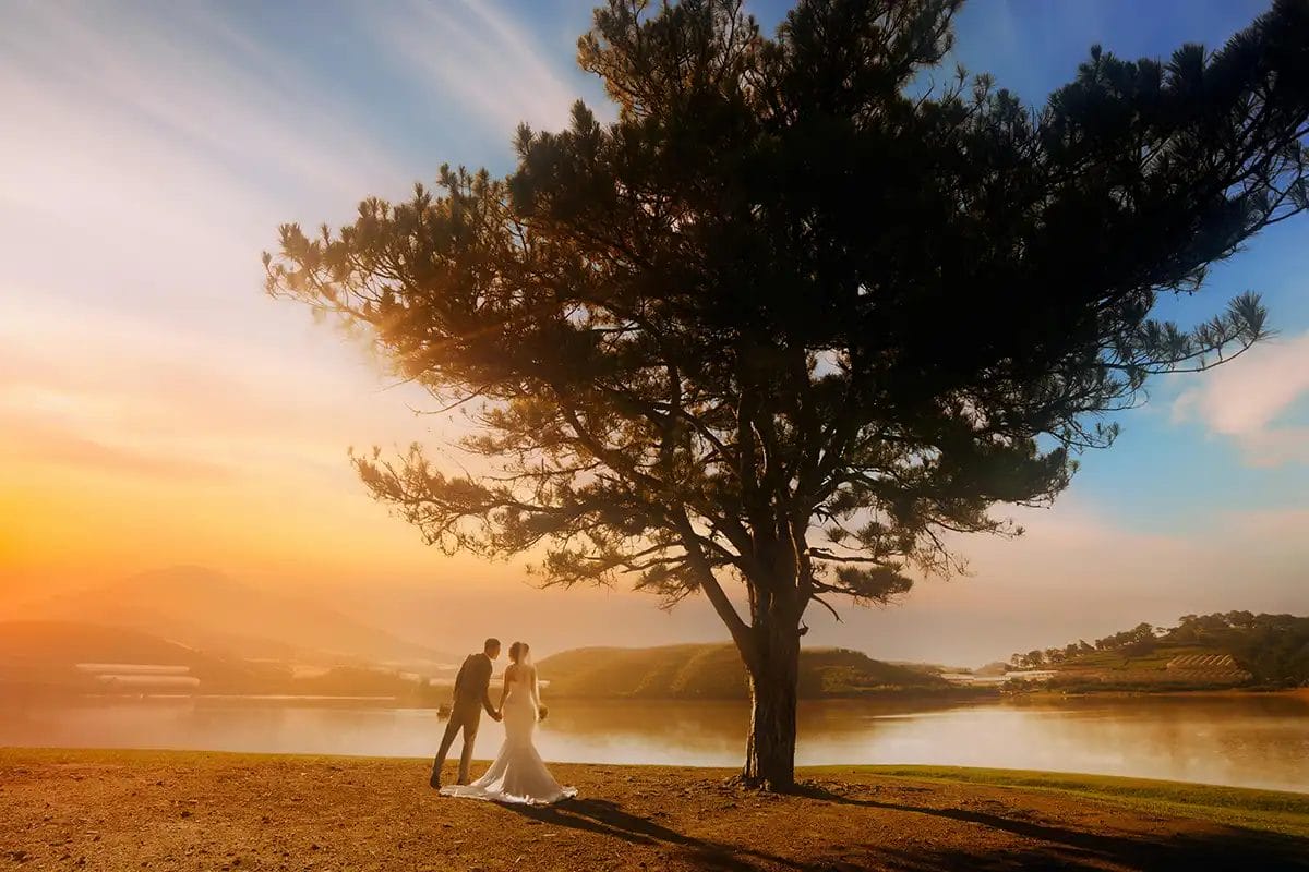 Mastering Engagement Photography: Lighting, Posing & Locations